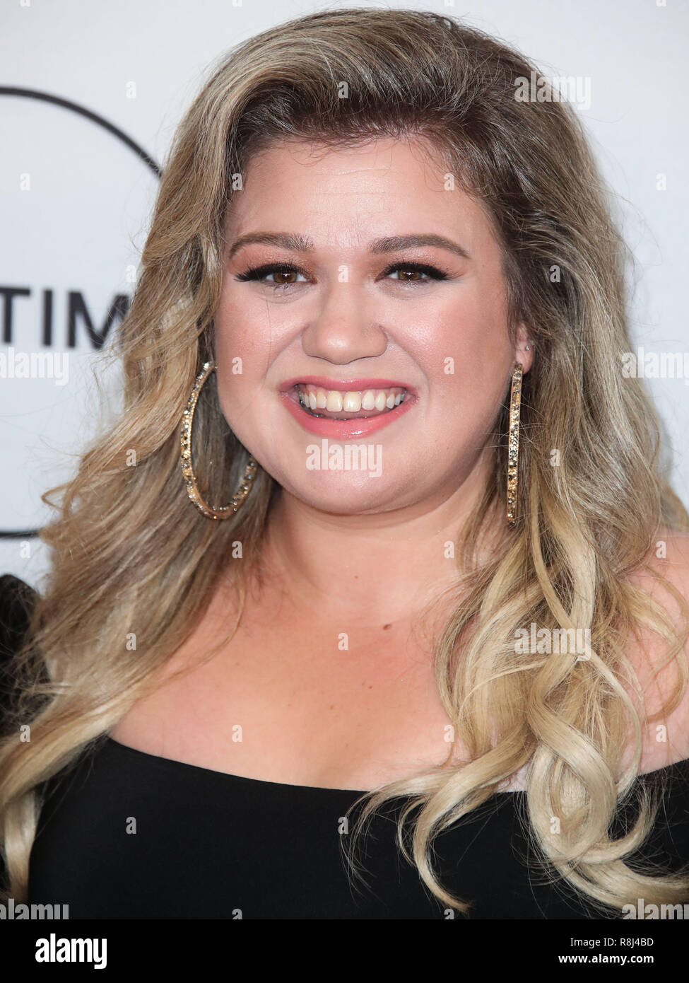 BEVERLY HILLS, LOS ANGELES, CA, USA - OCTOBER 13: Singer Kelly Clarkson ...