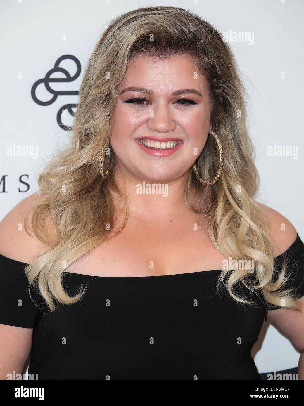 BEVERLY HILLS, LOS ANGELES, CA, USA - OCTOBER 13: Singer Kelly Clarkson ...
