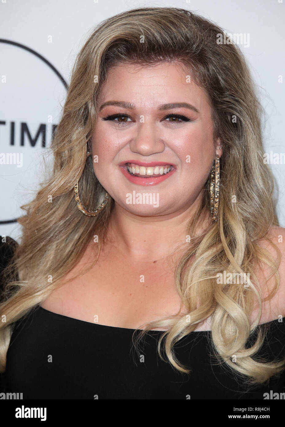 BEVERLY HILLS, LOS ANGELES, CA, USA - OCTOBER 13: Singer Kelly Clarkson ...