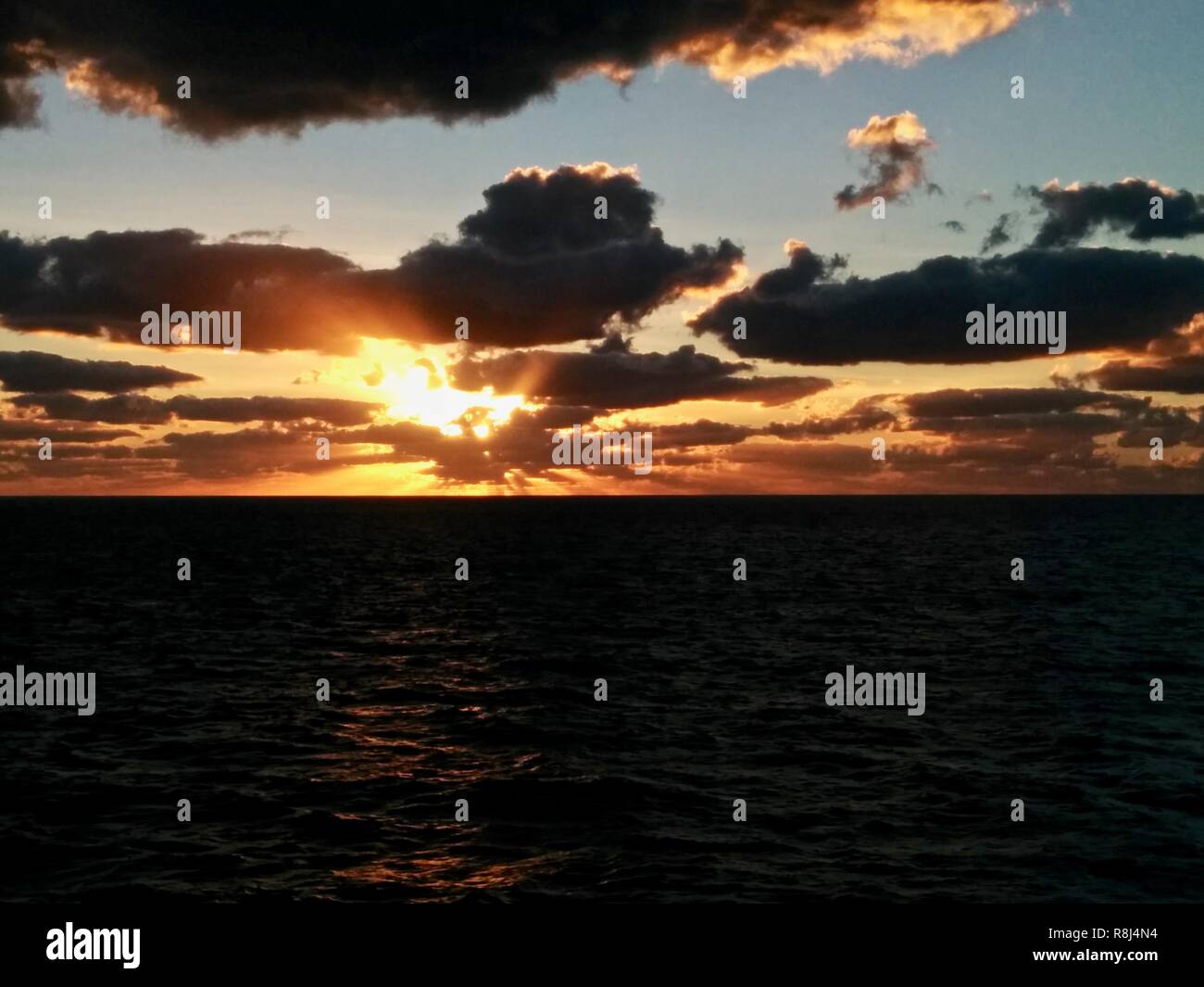 Golden rays of setting sun hi-res stock photography and images - Alamy