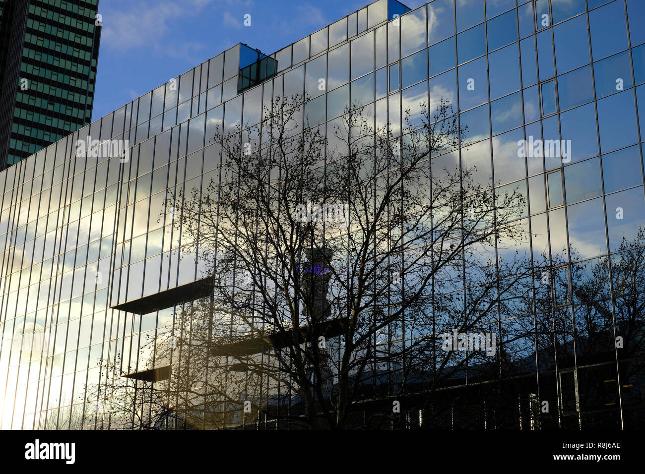 London architecture reflection hi-res stock photography and images - Alamy