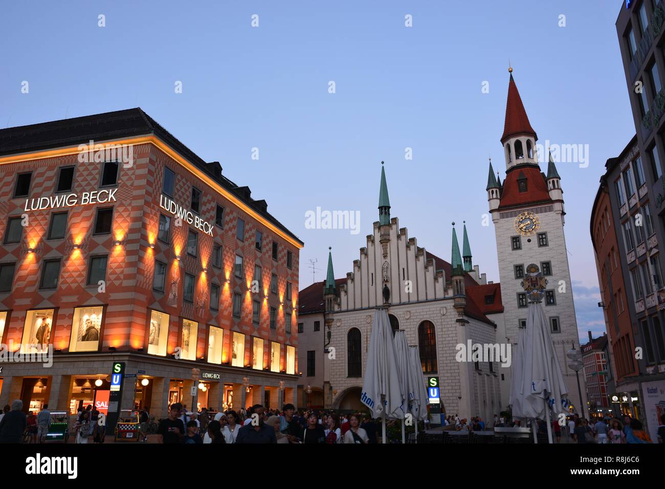 Munich street night hi-res stock photography and images - Alamy