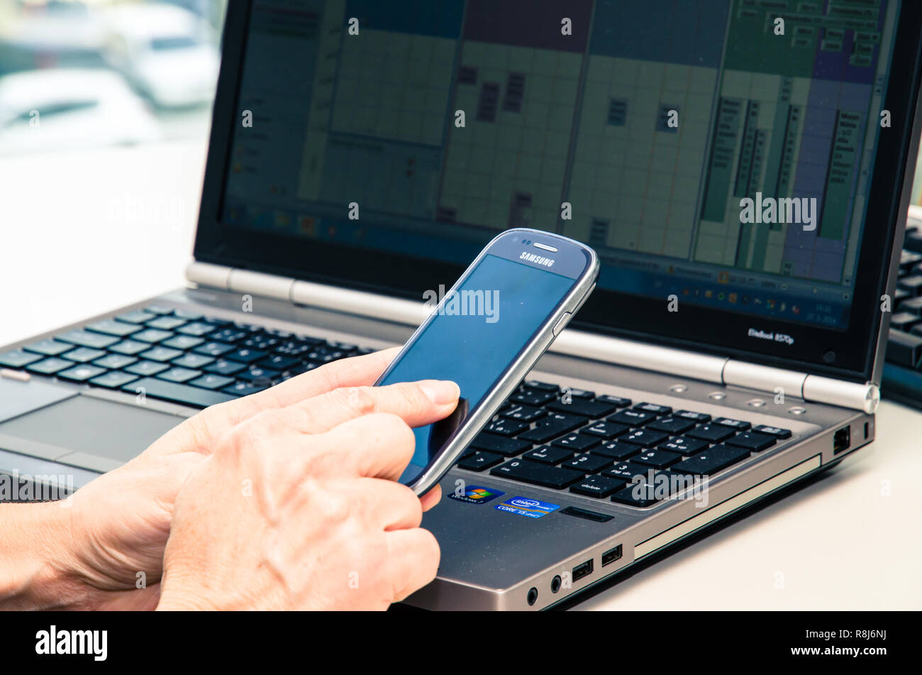 Mobile message keyboard hi-res stock photography and images - Alamy