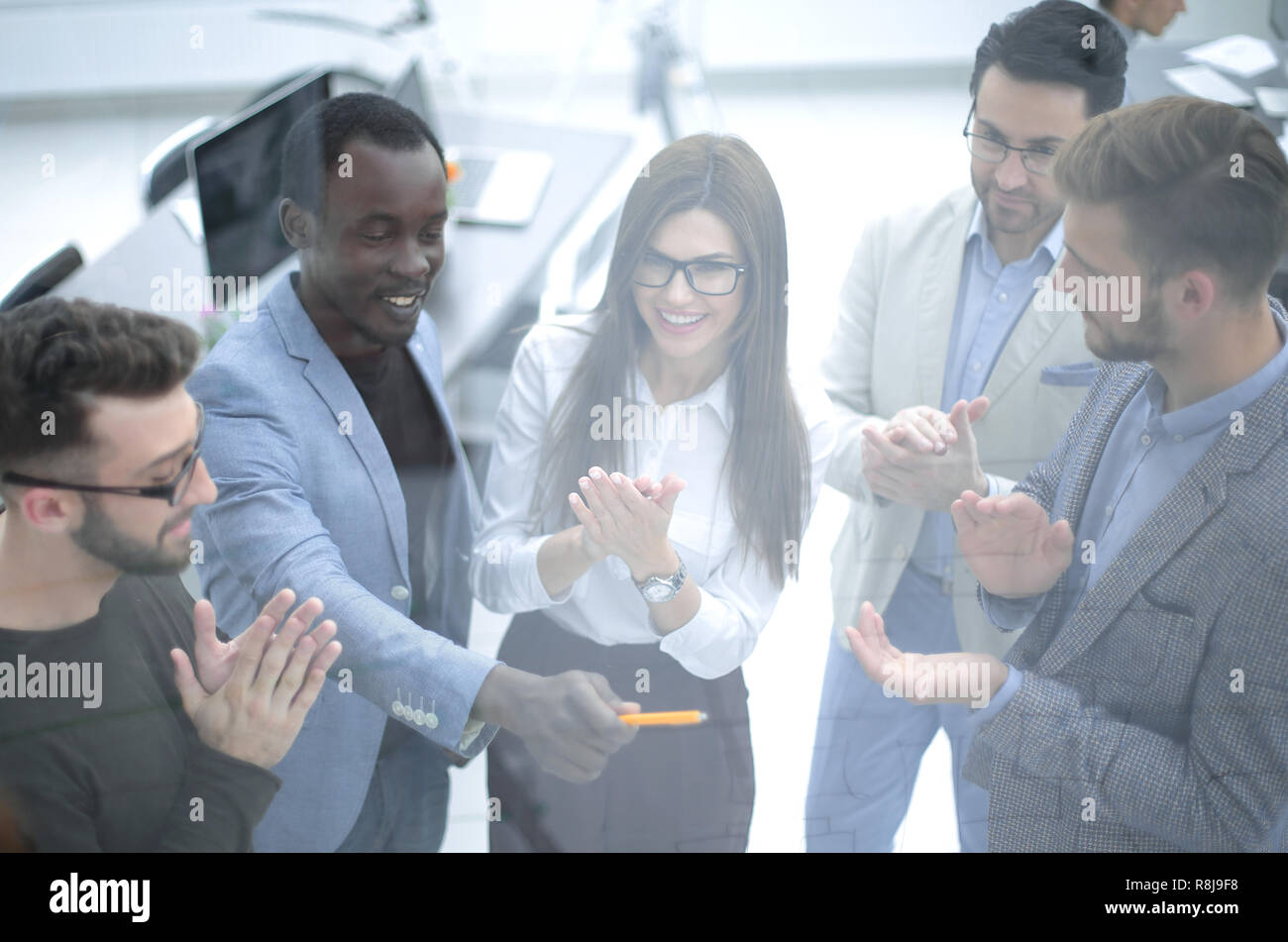 Hands clapping image hi-res stock photography and images - Alamy