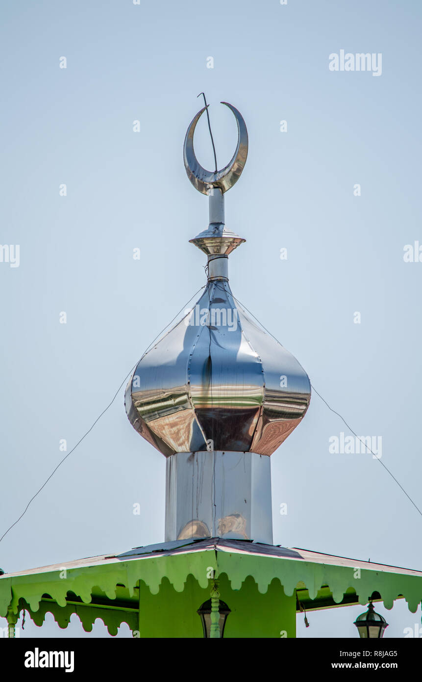 Al-Zawiya al-Qadiriyya’s painted green minaret in the Muslim quarter of ...