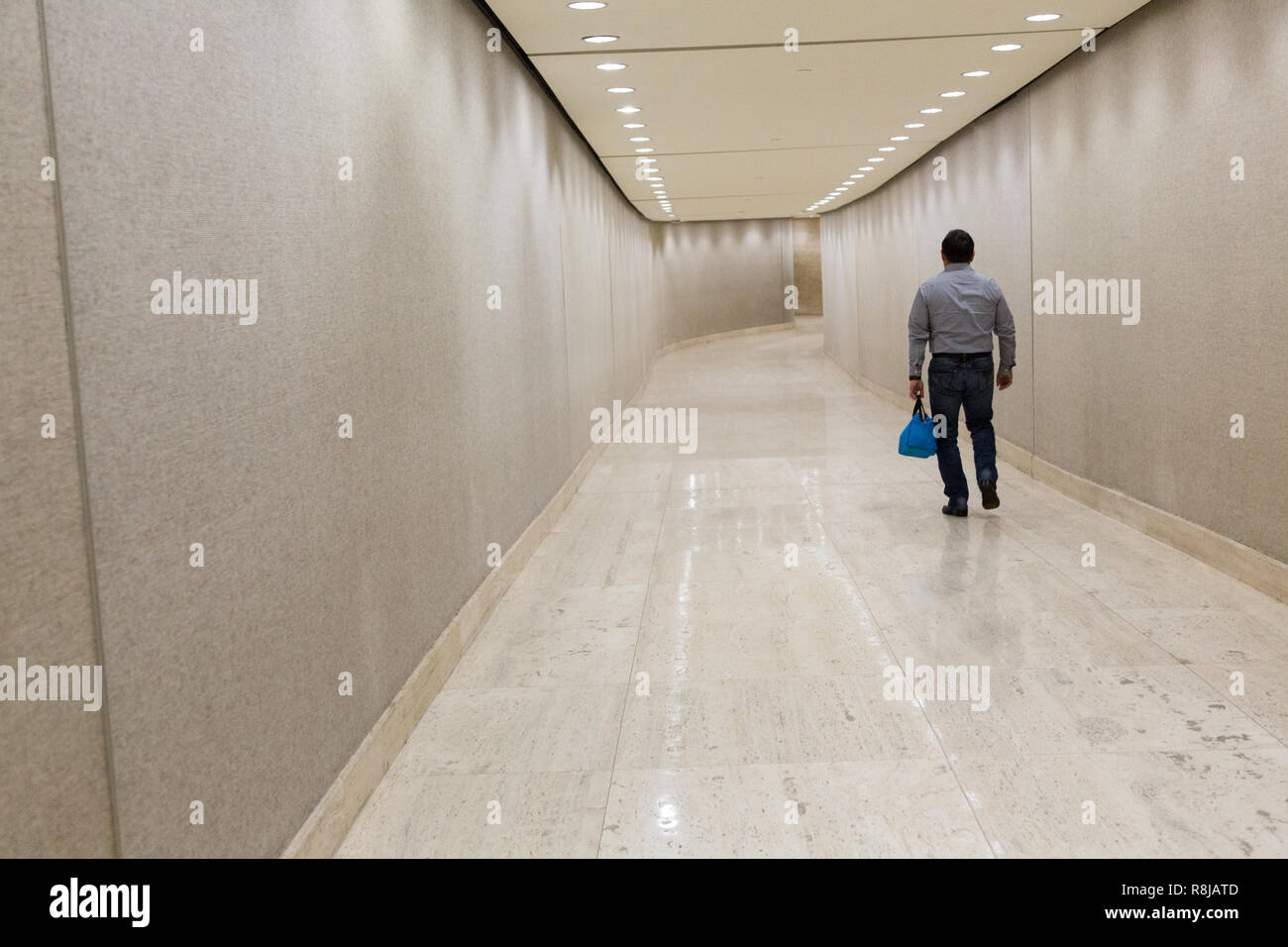 One shell plaza tunnel hi-res stock photography and images - Alamy