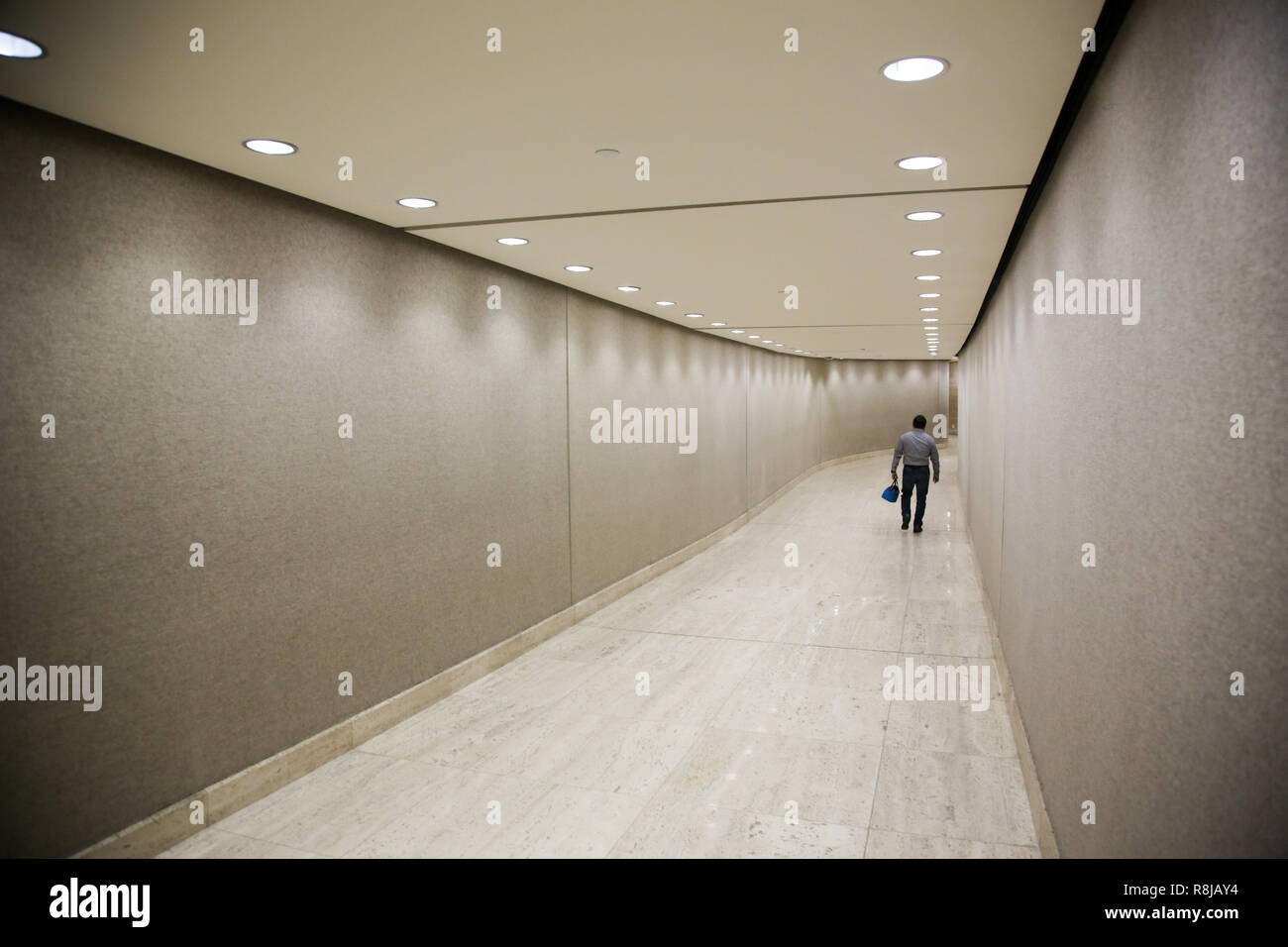 One shell plaza tunnel hi-res stock photography and images - Alamy