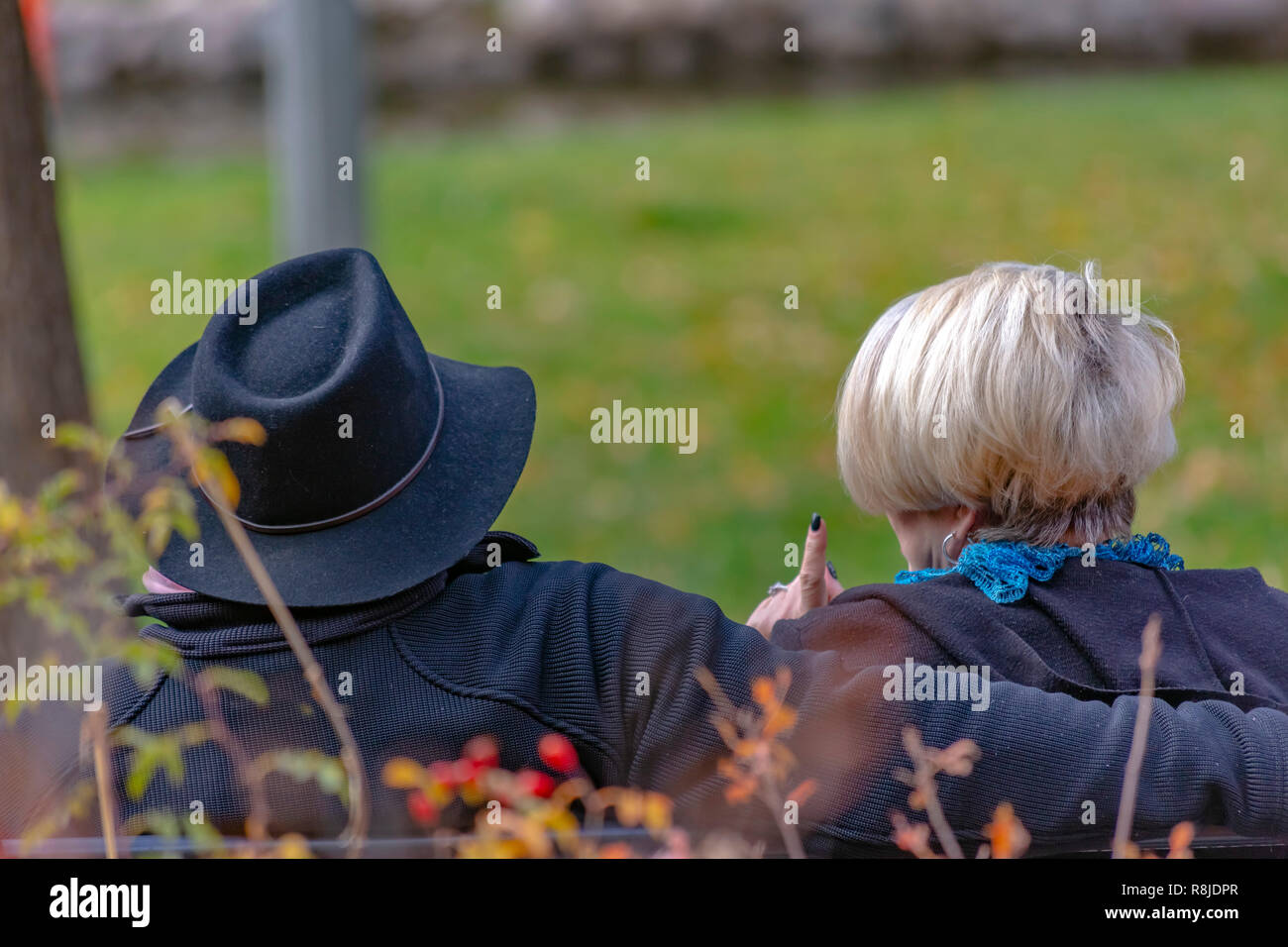Mature couple from behind back hi-res stock photography and images - Alamy
