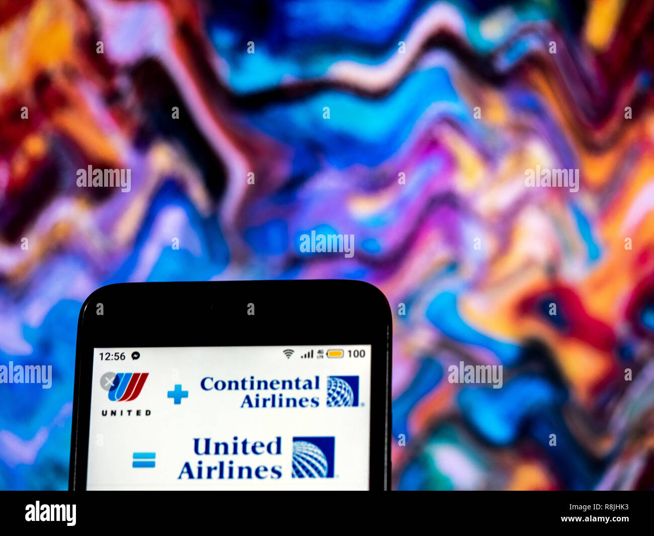 United Airlines logo seen displayed on smart phone Stock Photo - Alamy