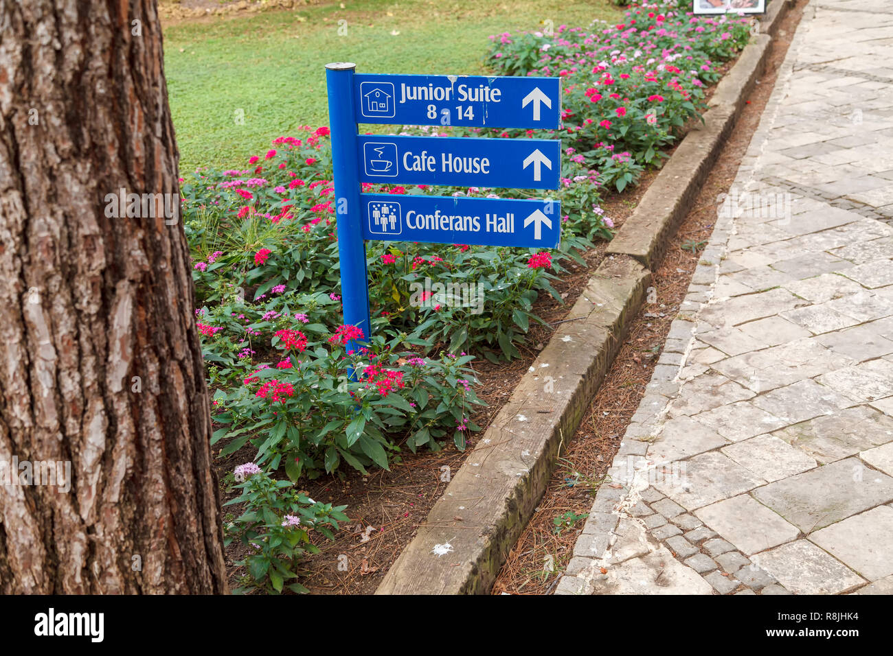 Blue signs hi-res stock photography and images - Alamy