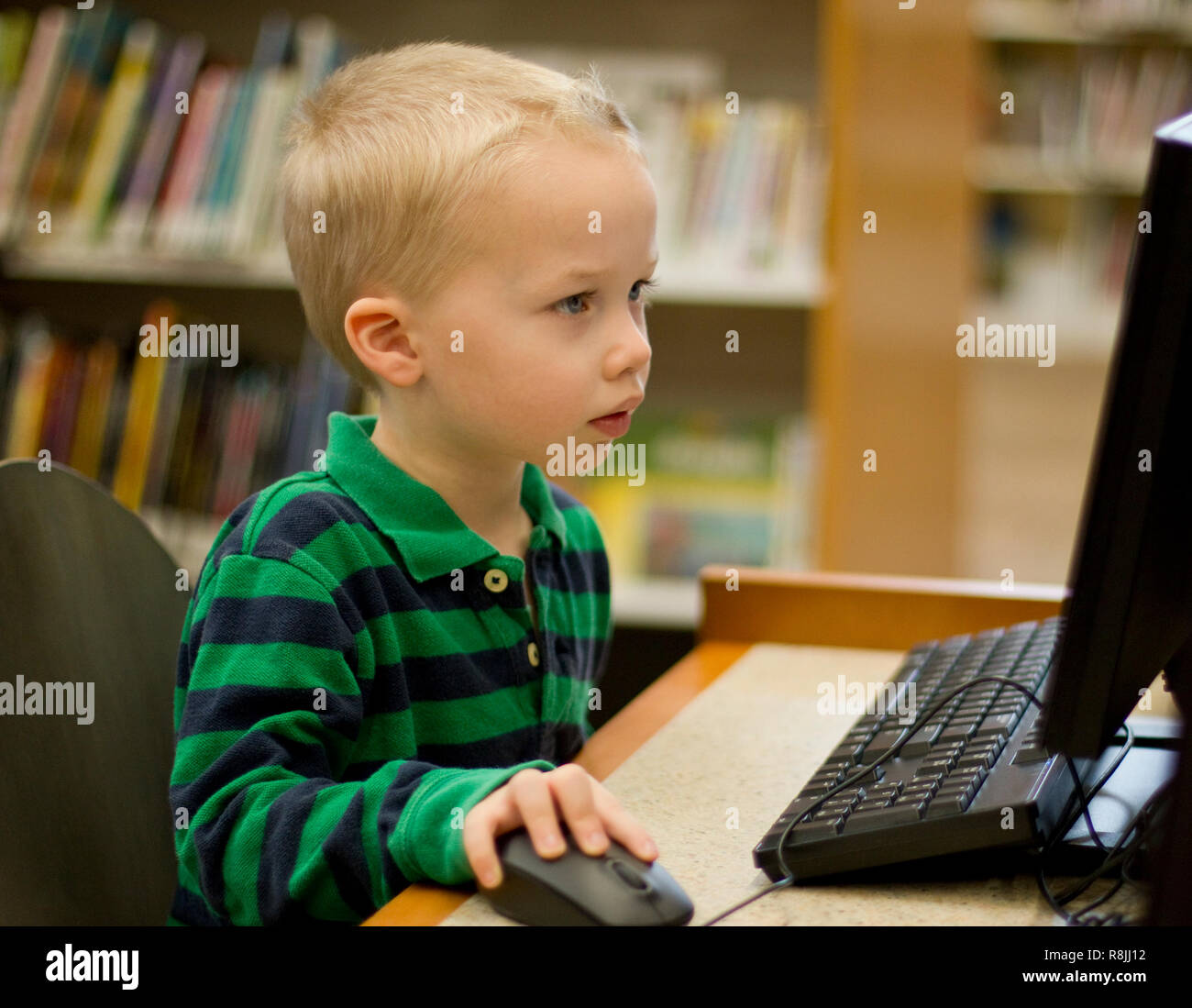 Child and computer and school hi-res stock photography and images - Alamy