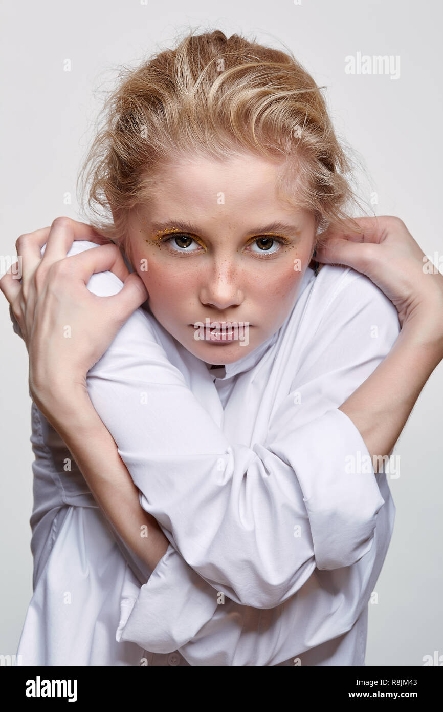 Put your arms around your shoulders hi-res stock photography and images ...