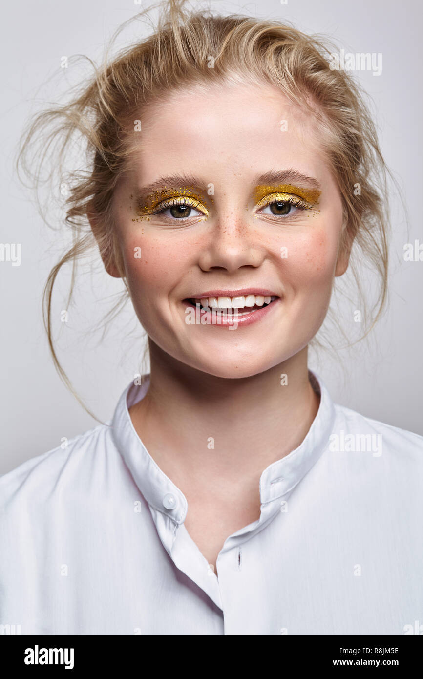 Yellow face woman hi-res stock photography and images - Alamy