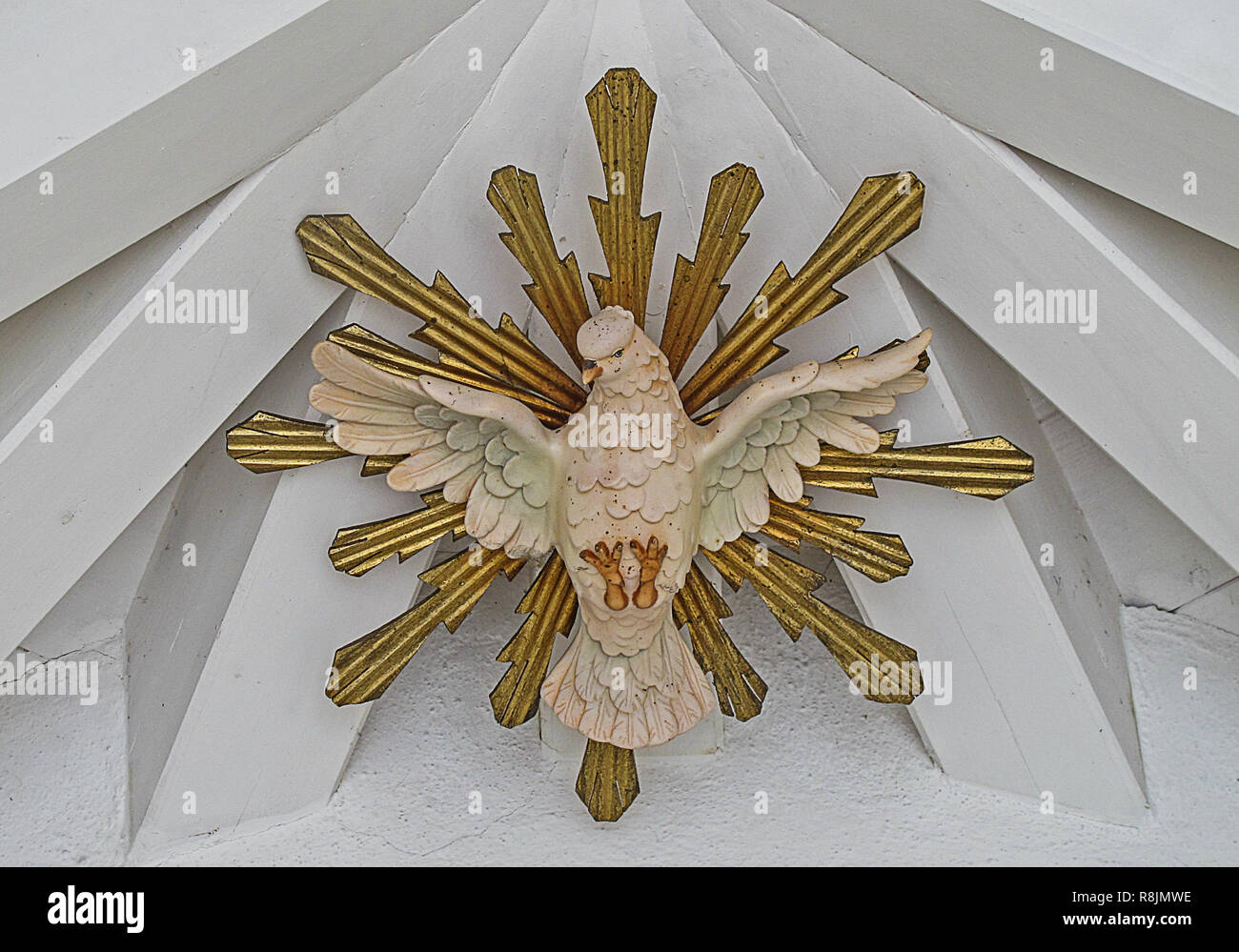 Holy spirit sculpture dove hi-res stock photography and images - Alamy