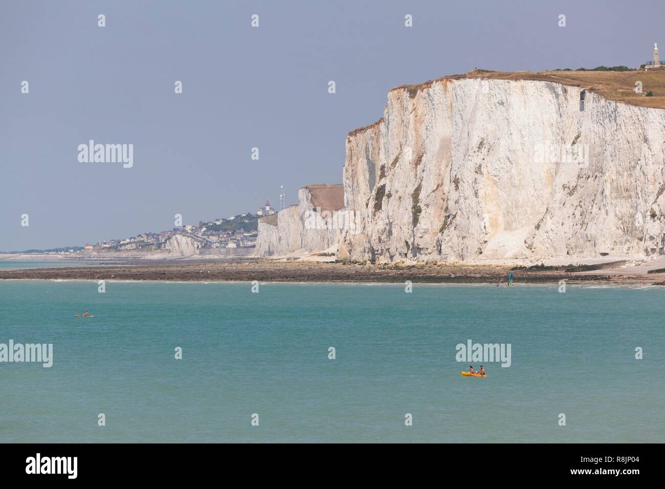 White chalk cliffs north hi-res stock photography and images - Alamy