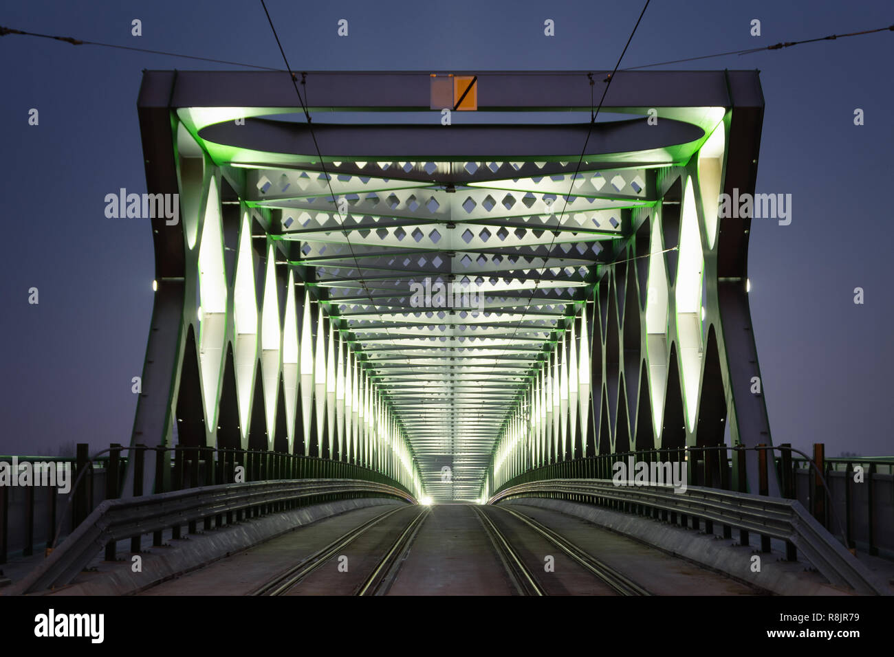 Night railroad hi-res stock photography and images - Alamy