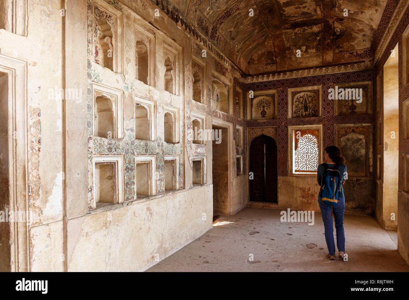India, Madhya Pradesh, Datia, Bir Singh Deo palace painting Stock Photo ...
