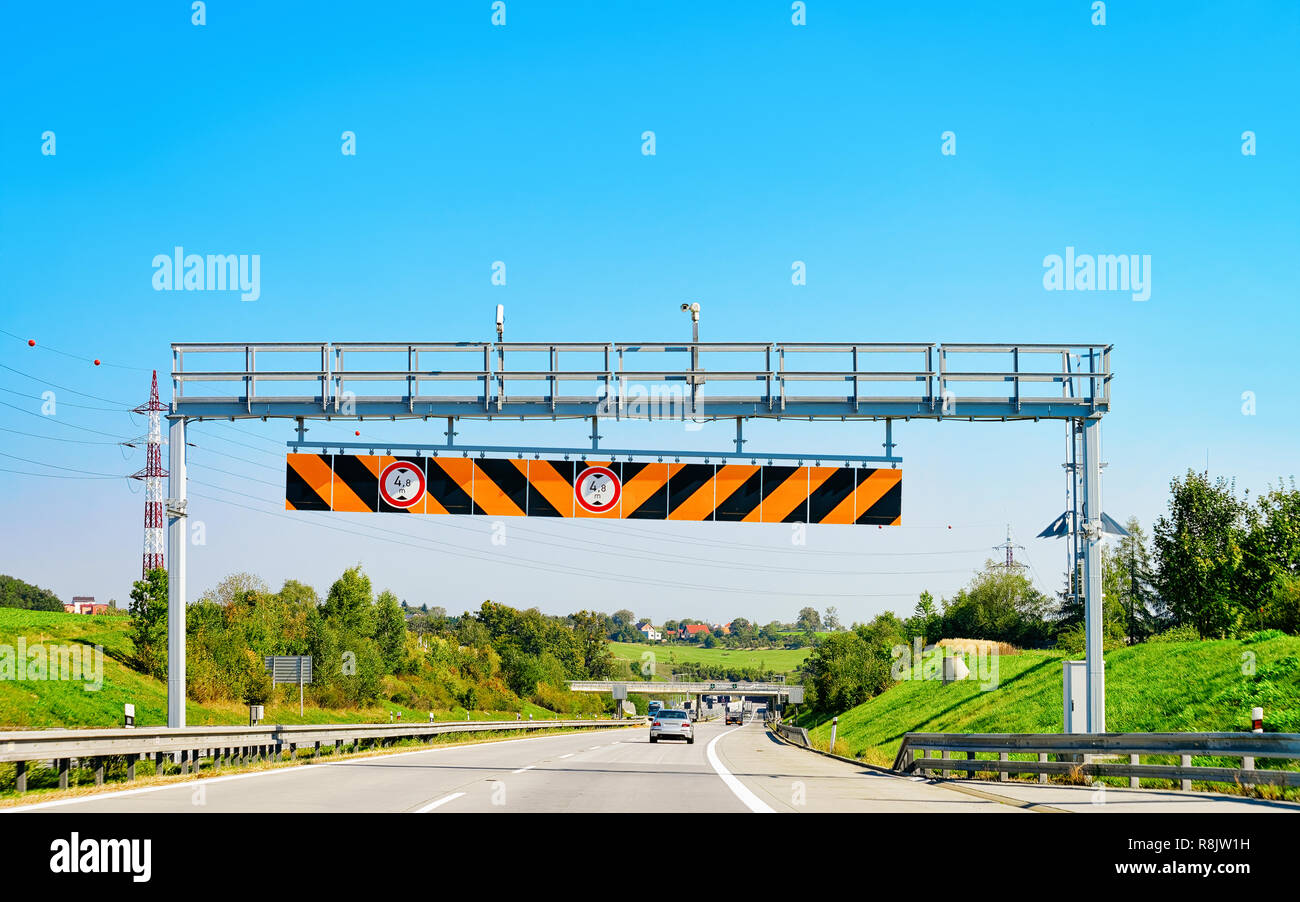 Maximum Height Sign High Resolution Stock Photography and Images - Alamy