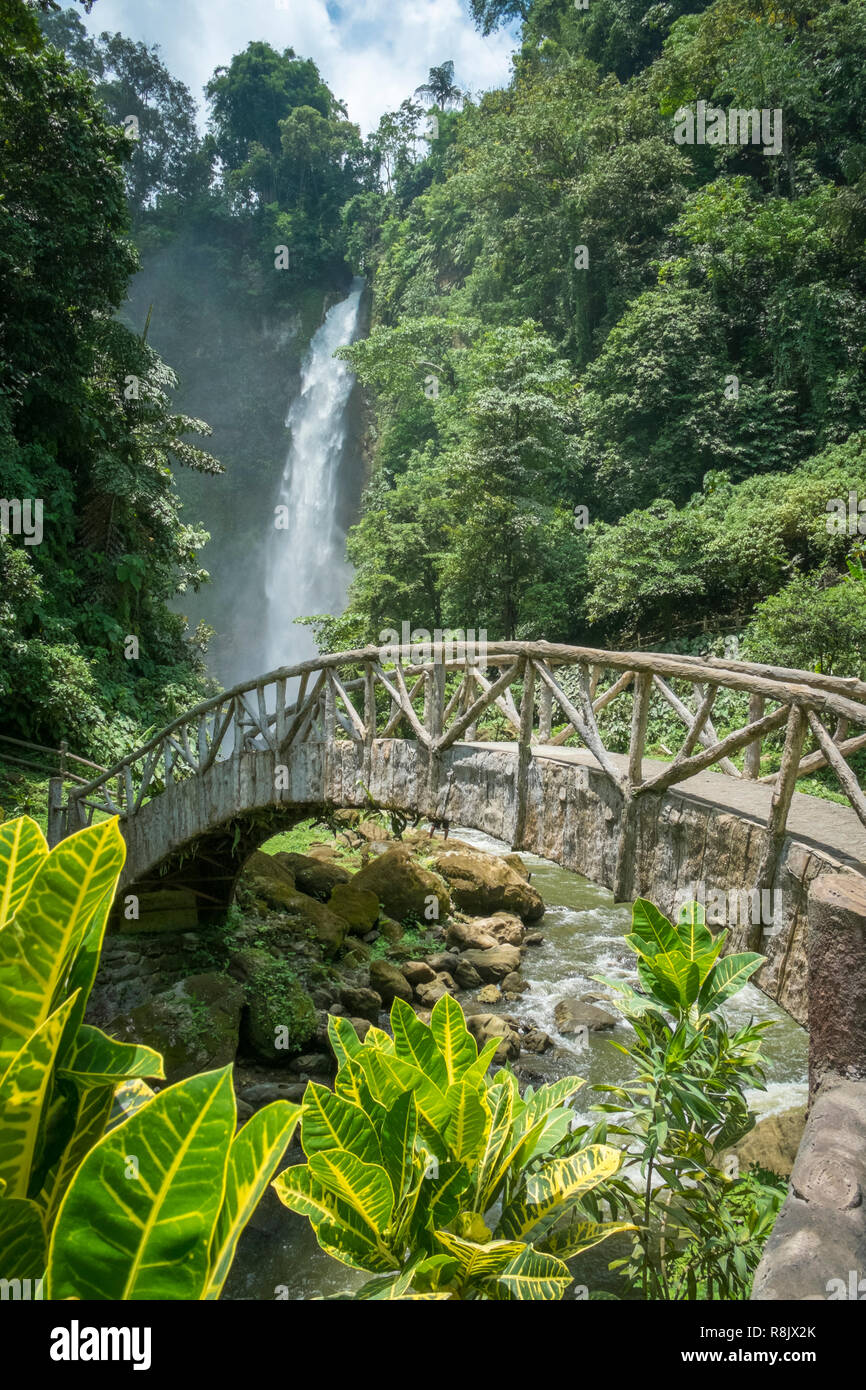Vergnügen am Lake Cebu und der Zip Line auf den Philippinen Stock Photo ...