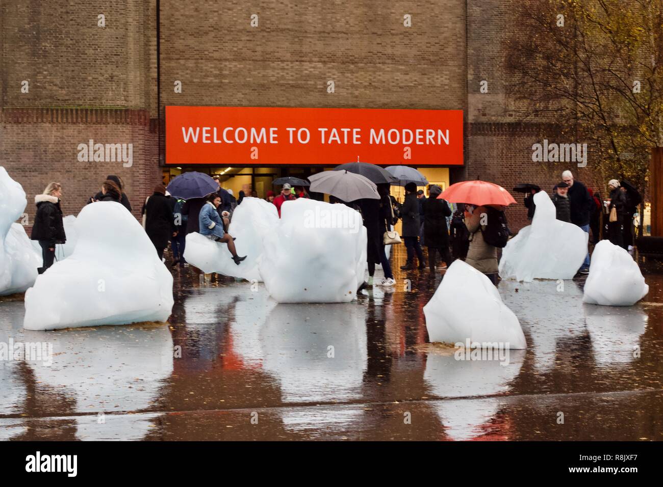 Olafur Eliasson and Minik Rosing's Ice Watch installation bought ...