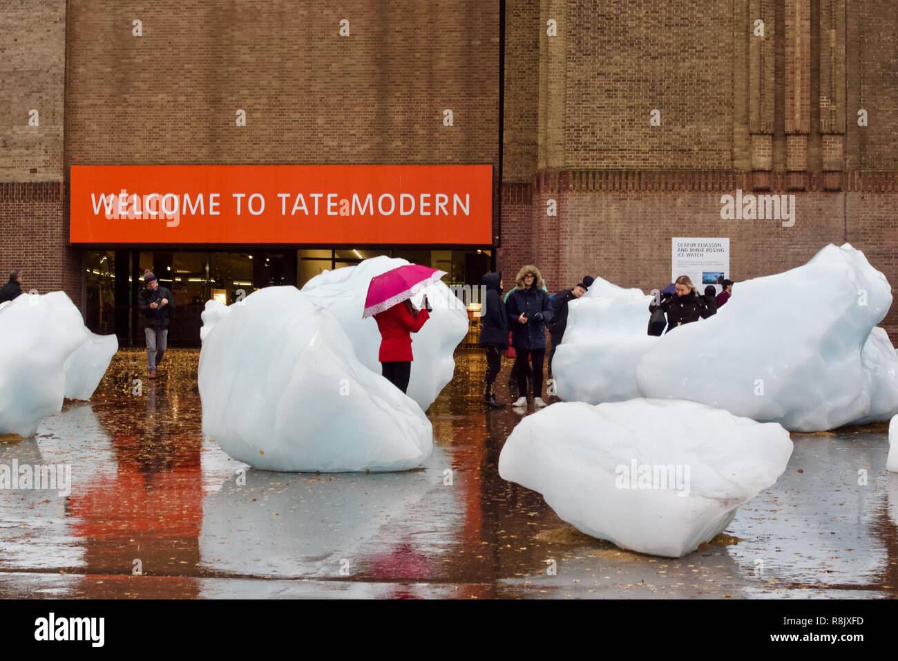 Olafur Eliasson and Minik Rosing's Ice Watch installation bought ...