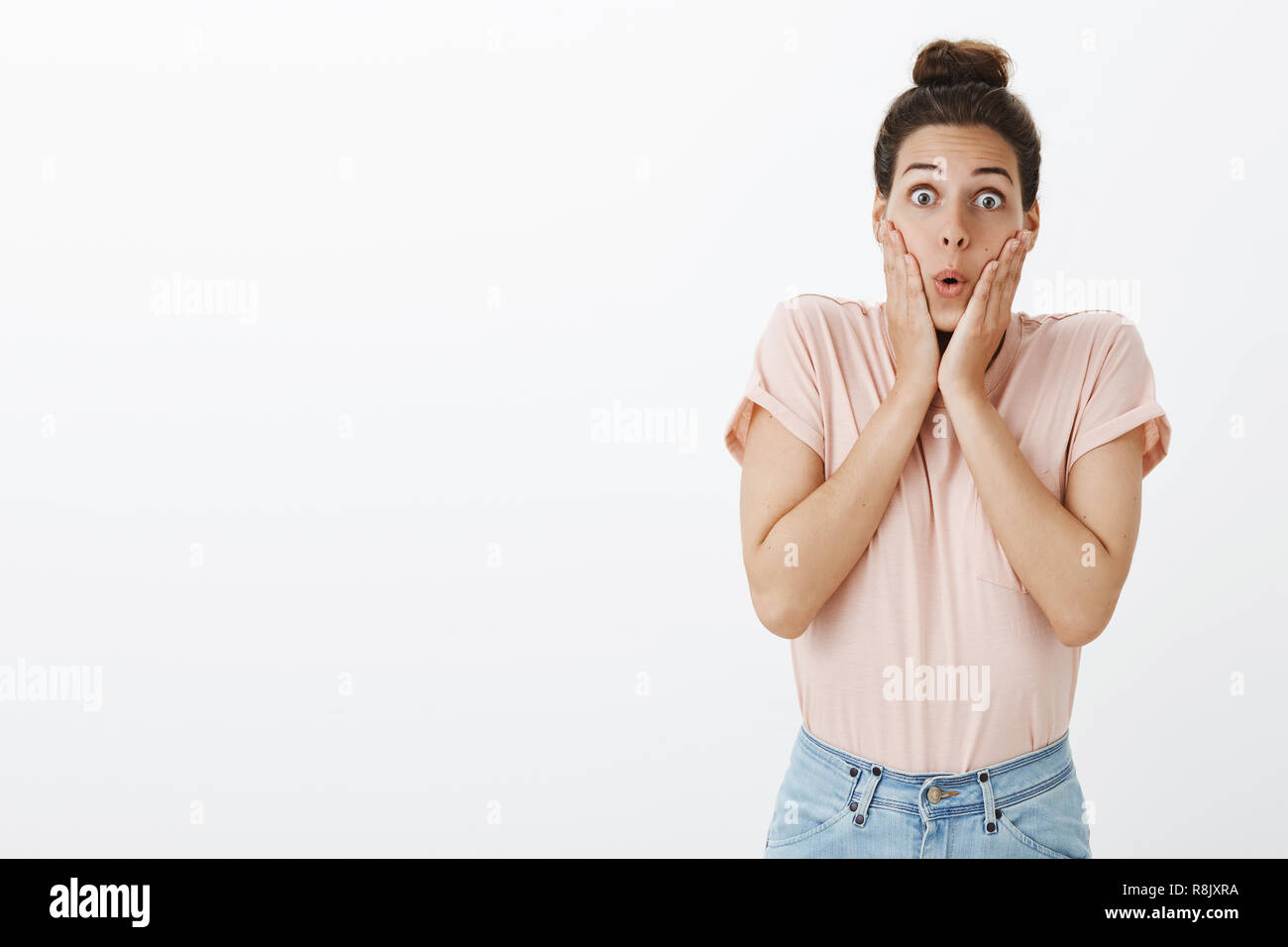 Waist-up shot of excited and surprised young impressed gorgeous woman ...