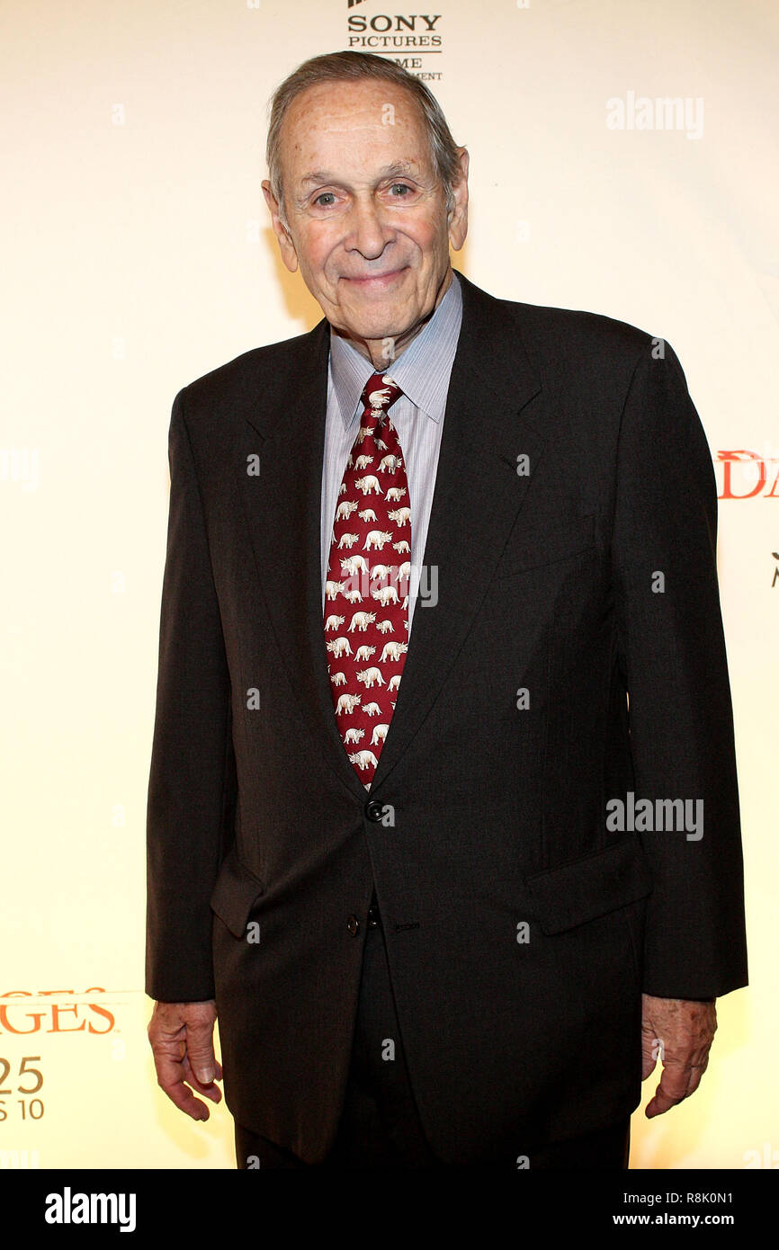 NEW YORK - JANUARY 19: Larry Keith attends the "Damages" season three ...