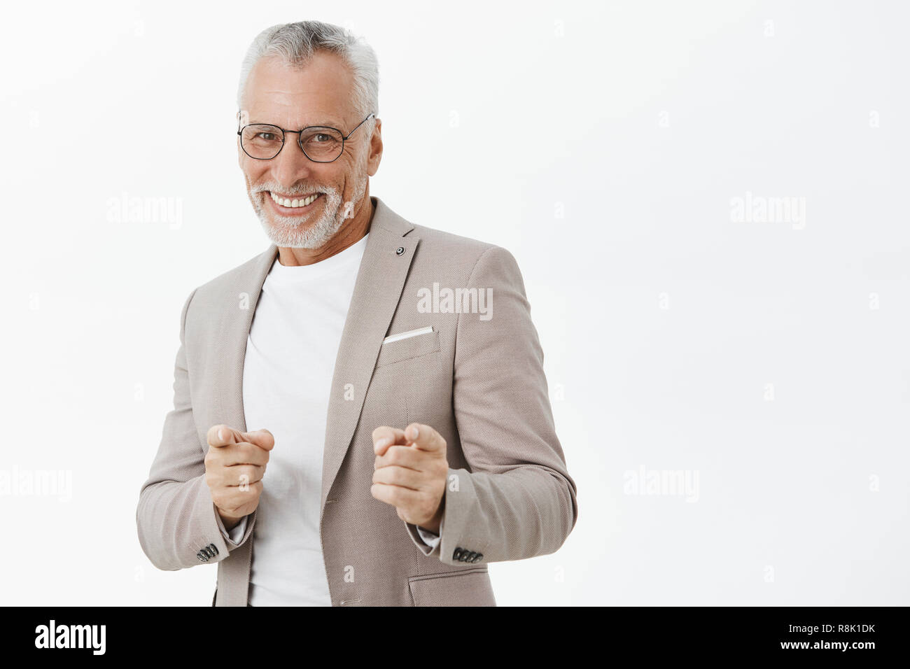 Het gotcha. Portrait of amused and happy carefree old man feeling ...