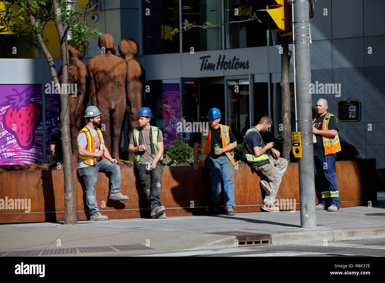 Construction workers toronto hi-res stock photography and images - Alamy