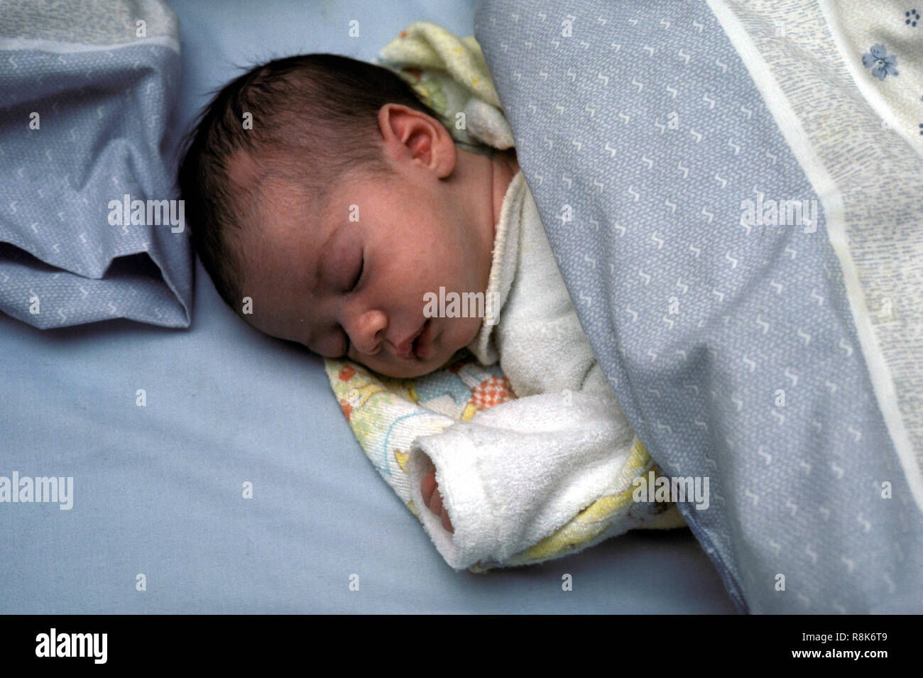 3 weeks old infant hi-res stock photography and images - Alamy