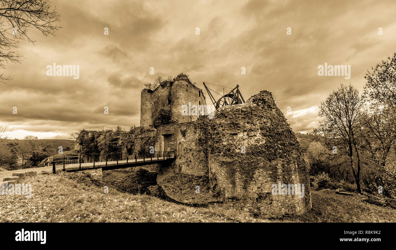 Wooden treadwheel crane in ruins hi-res stock photography and images ...