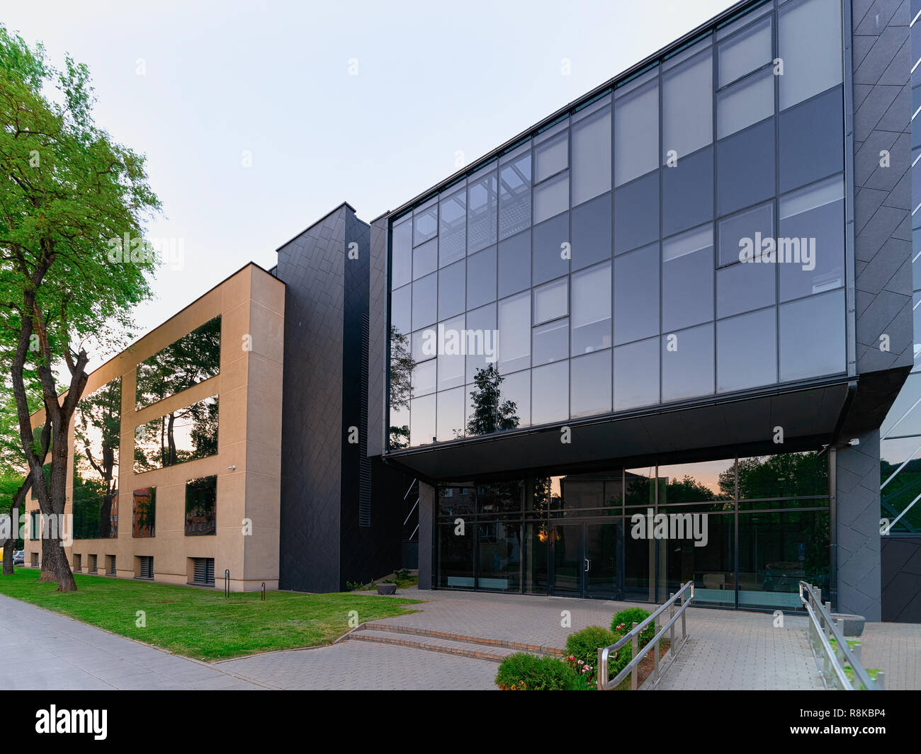 Entrance in modern corporate business office building, skyscraper ...