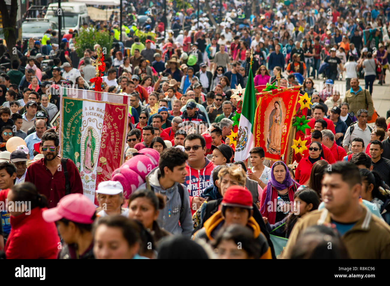 Pilgrims making their way to the Basilica of Our Lady of Guadalupe in ...