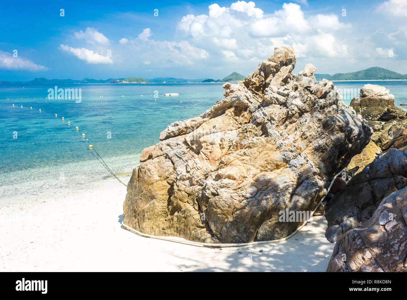 Tropical island rock on the beach with blue sky. Koh kham pattaya ...