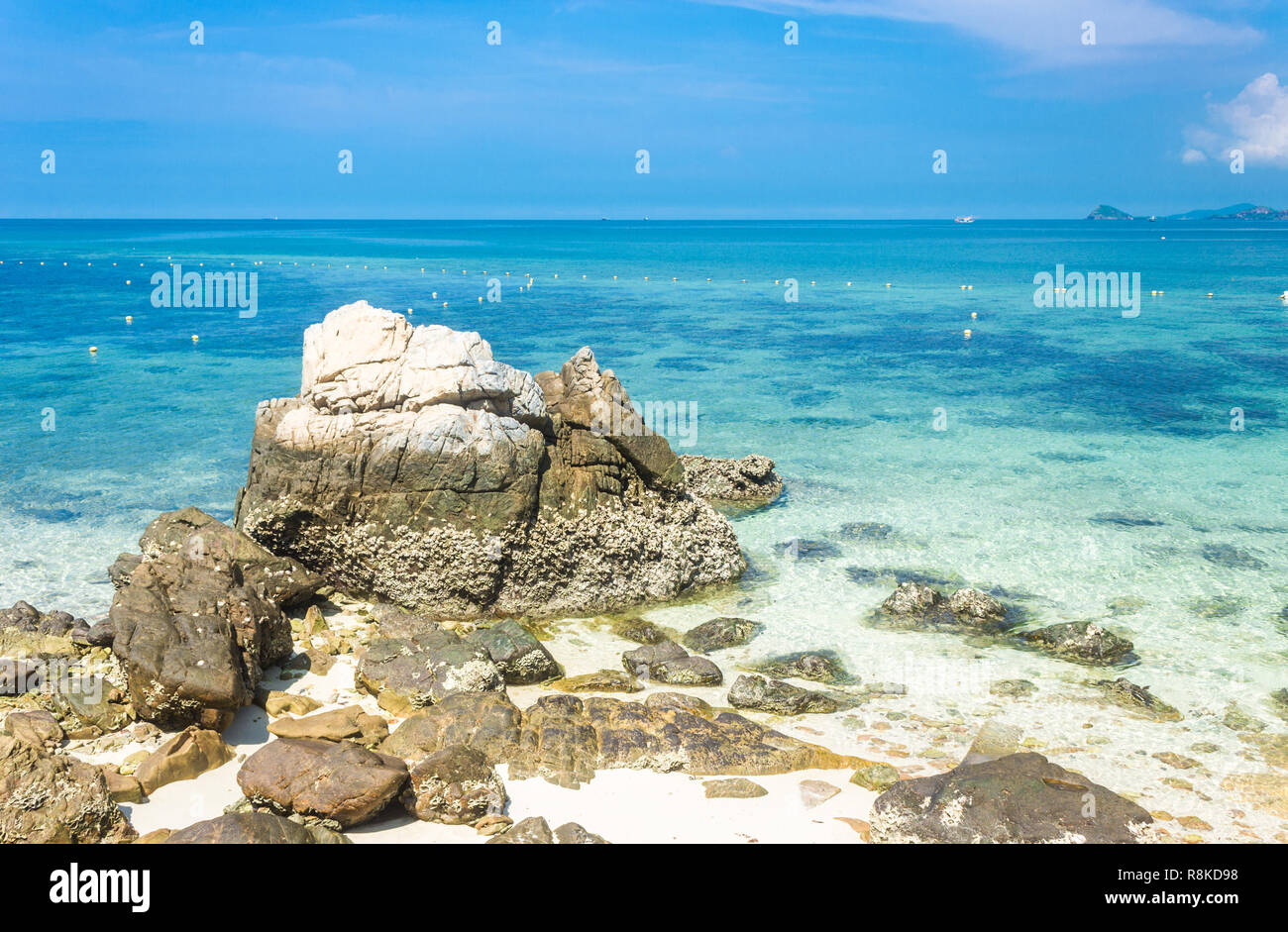 Tropical island rock on the beach with blue sky. Koh kham pattaya ...