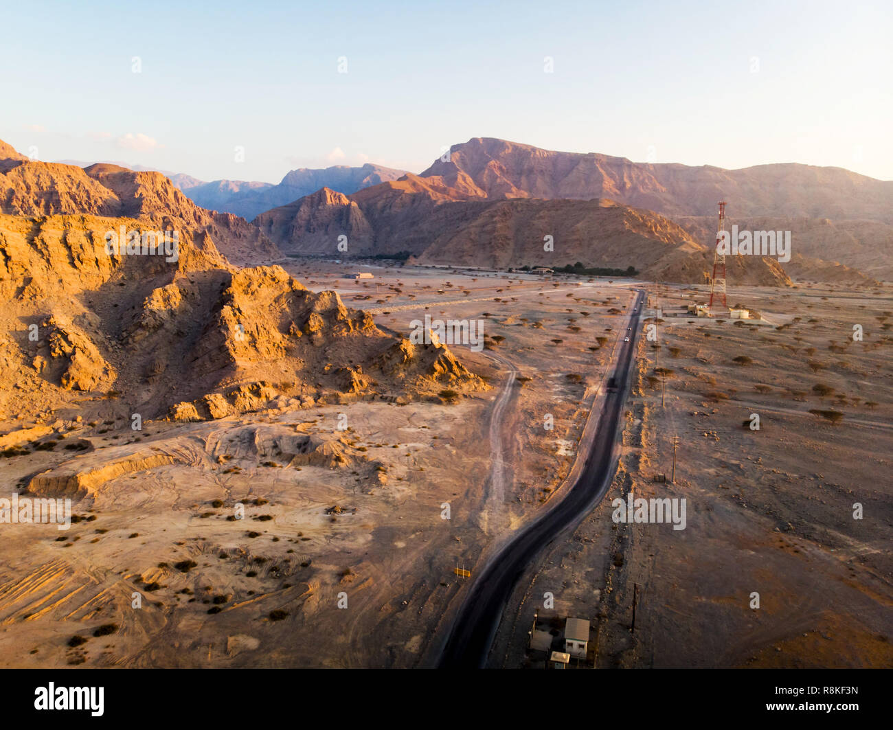 Empty road sunset sky desert hi-res stock photography and images - Alamy