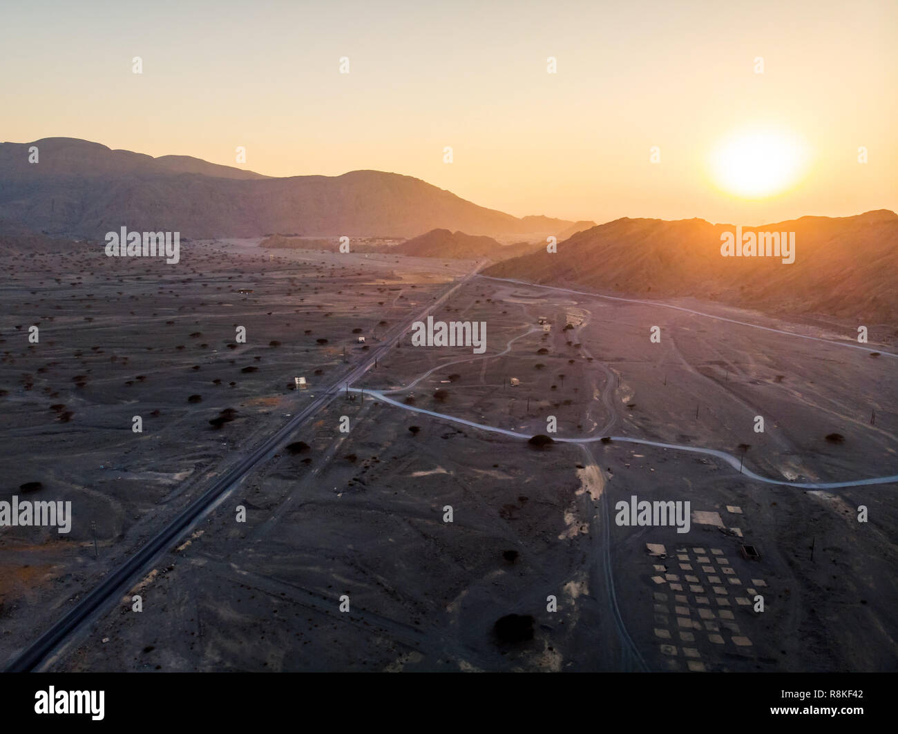 Empty road sunset sky desert hi-res stock photography and images - Alamy