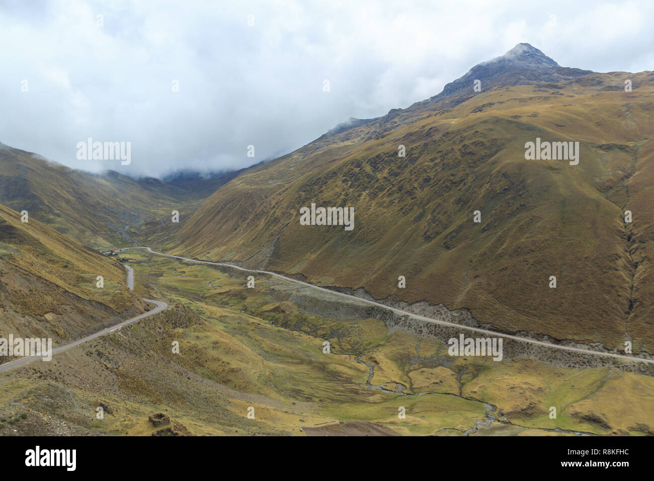 Old inca stone path machu picchu road hi-res stock photography and ...