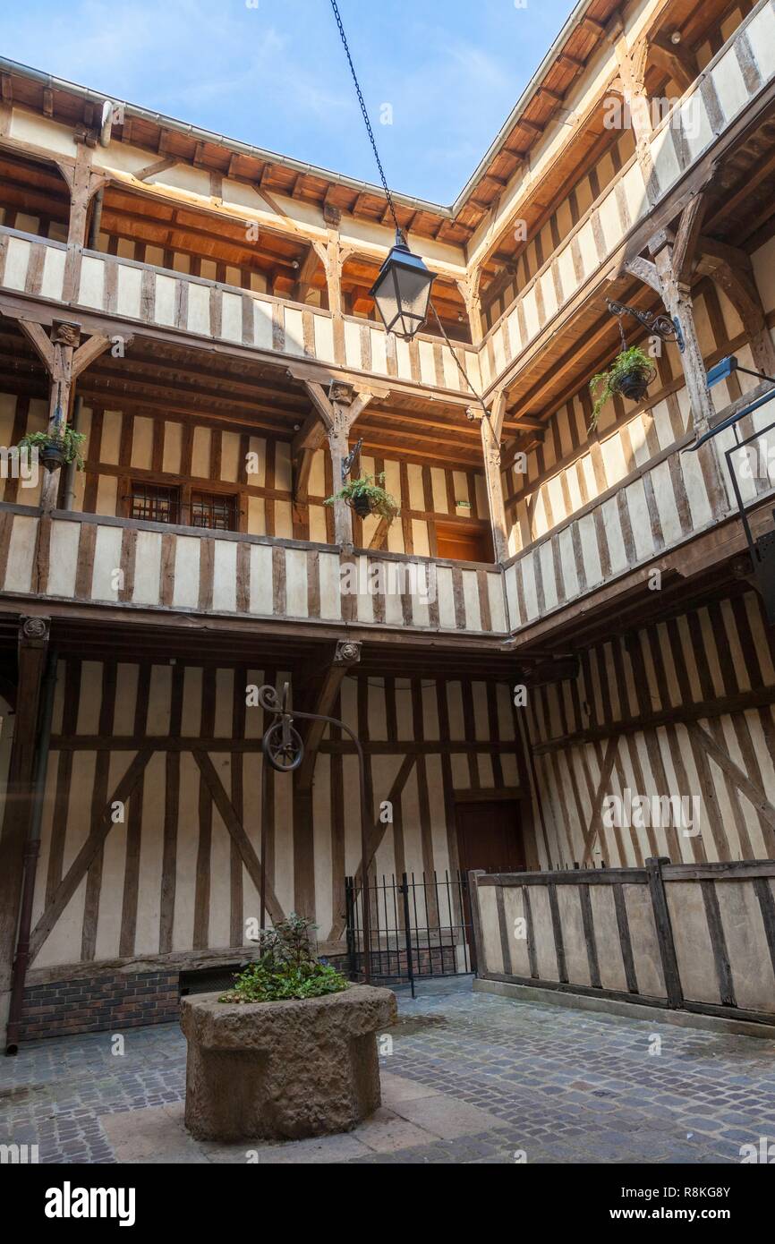 France, Aube, Troyes, court of the golden mortar, house with timber ...