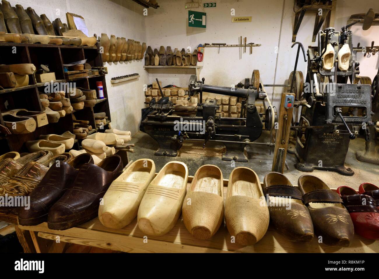 Machine clog hi-res stock photography and images - Alamy