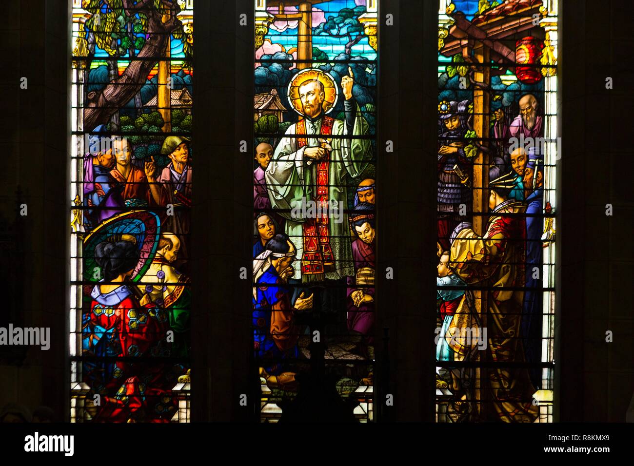 Havana cuba stained glass windows hi-res stock photography and images ...