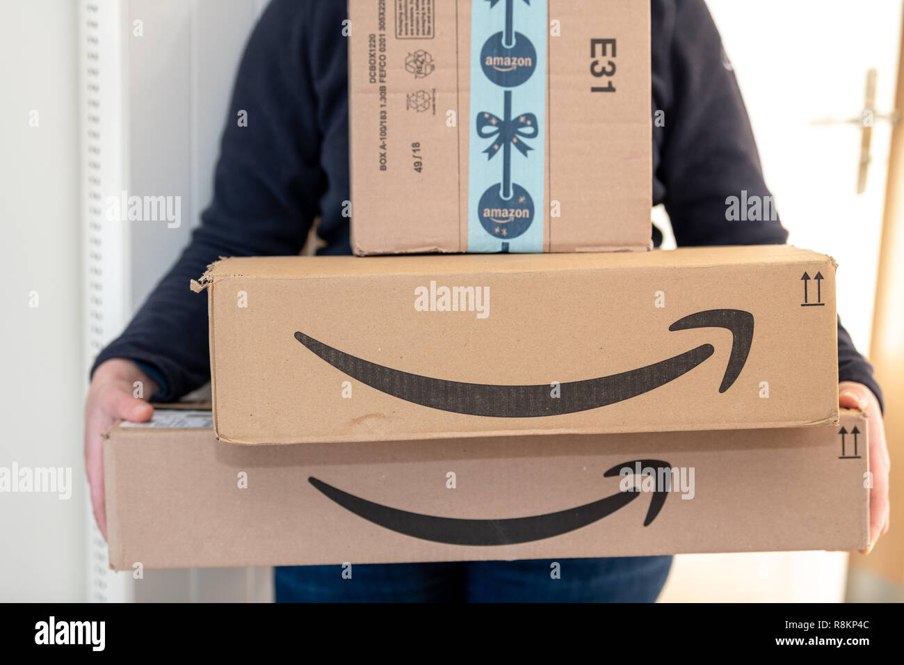 Amazon website france hi-res stock photography and images - Alamy