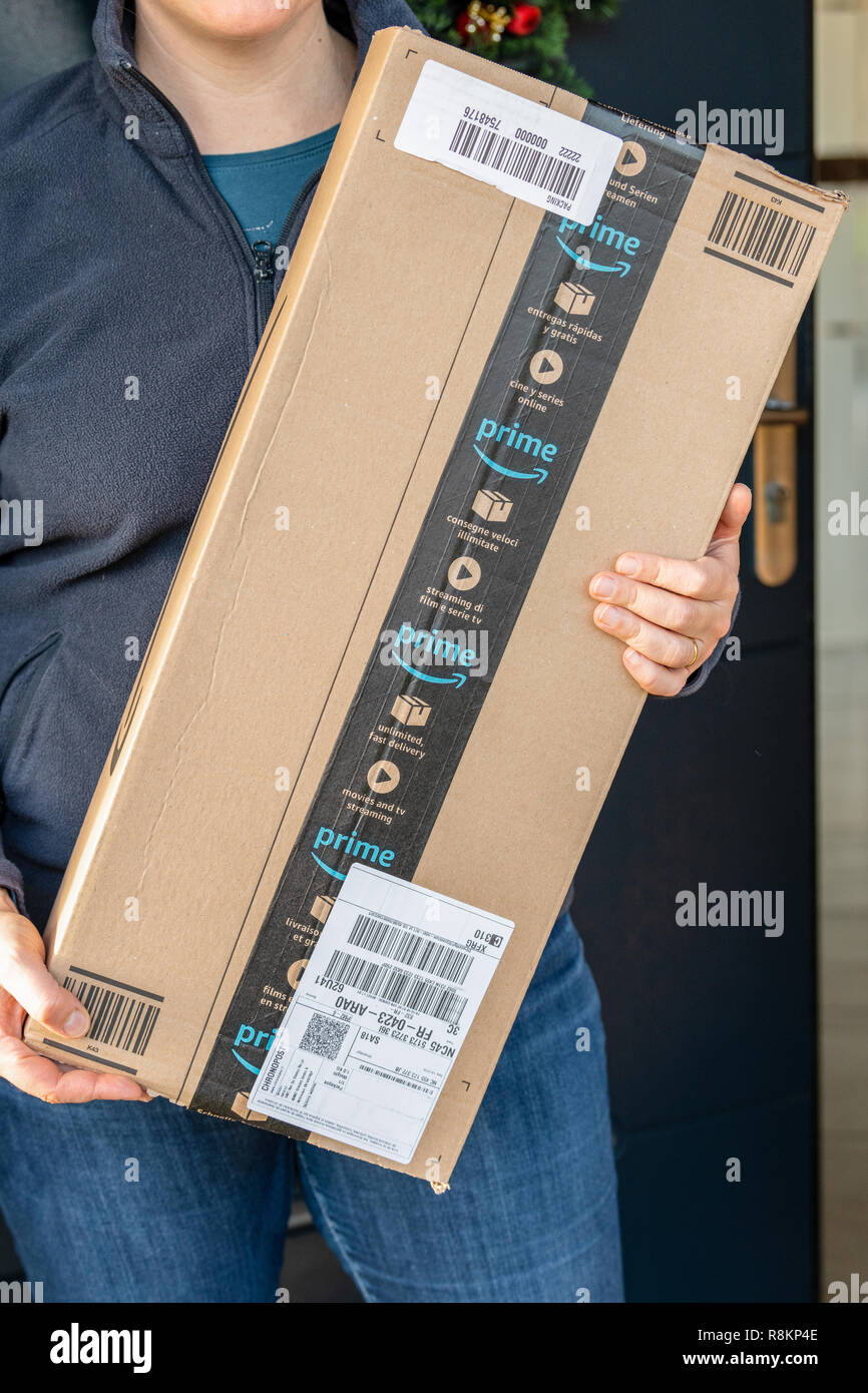 Amazon parcel hi-res stock photography and images - Alamy