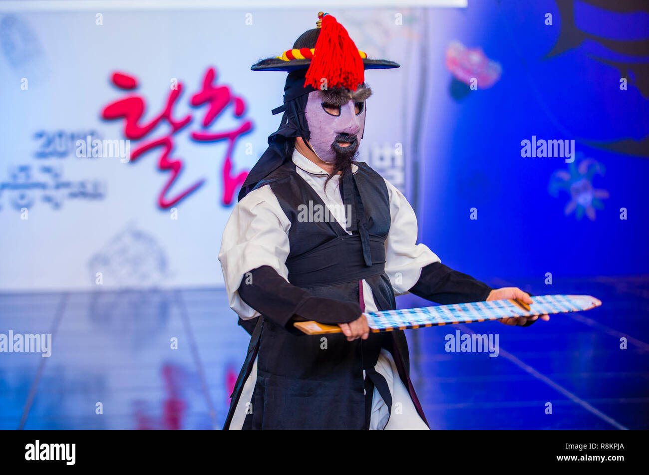 Actor performing the traditional Korean Maskdance at Andong South Korea ...