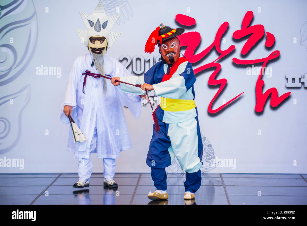 Actors performing the traditinal Korean Maskdance at Andong South Korea ...