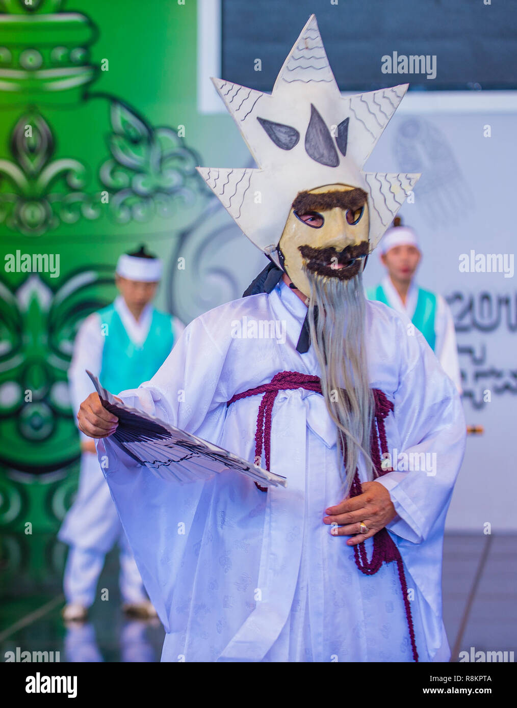 Actors performing the traditinal Korean Maskdance at Andong South Korea ...