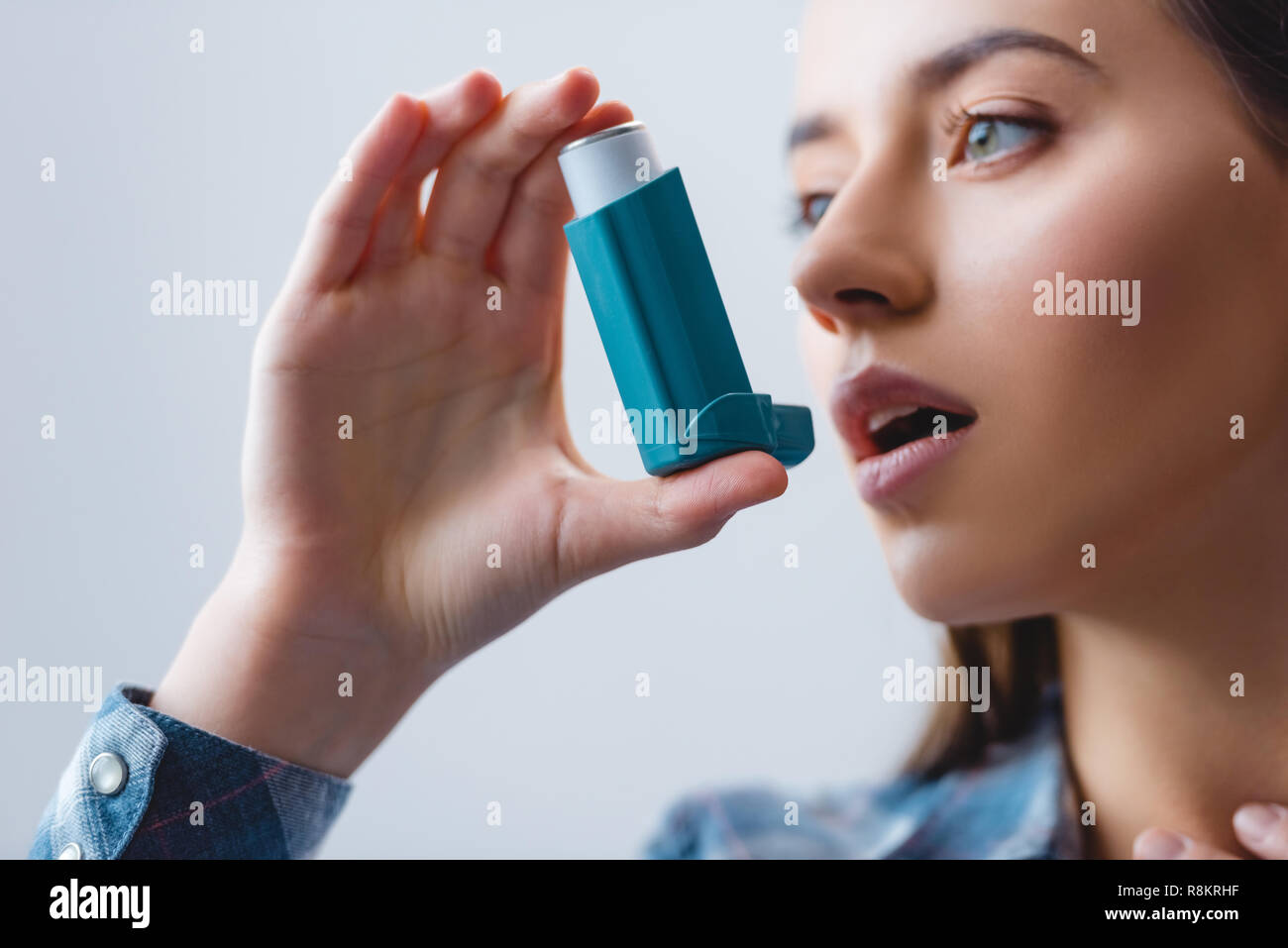 close-up view of young woman with asthma using inhaler Stock Photo - Alamy