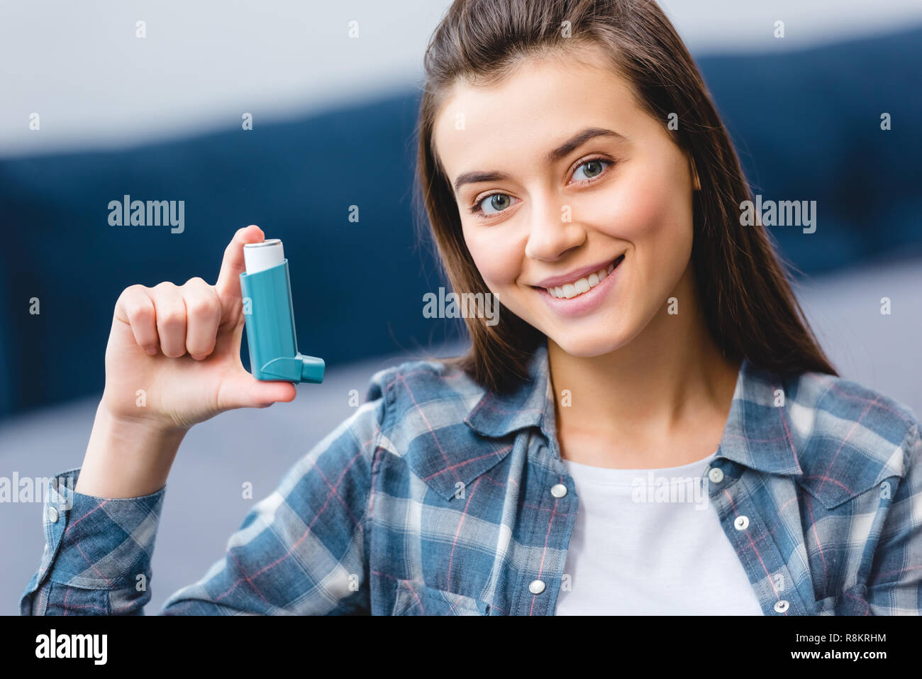 Holding inhaler hi-res stock photography and images - Alamy