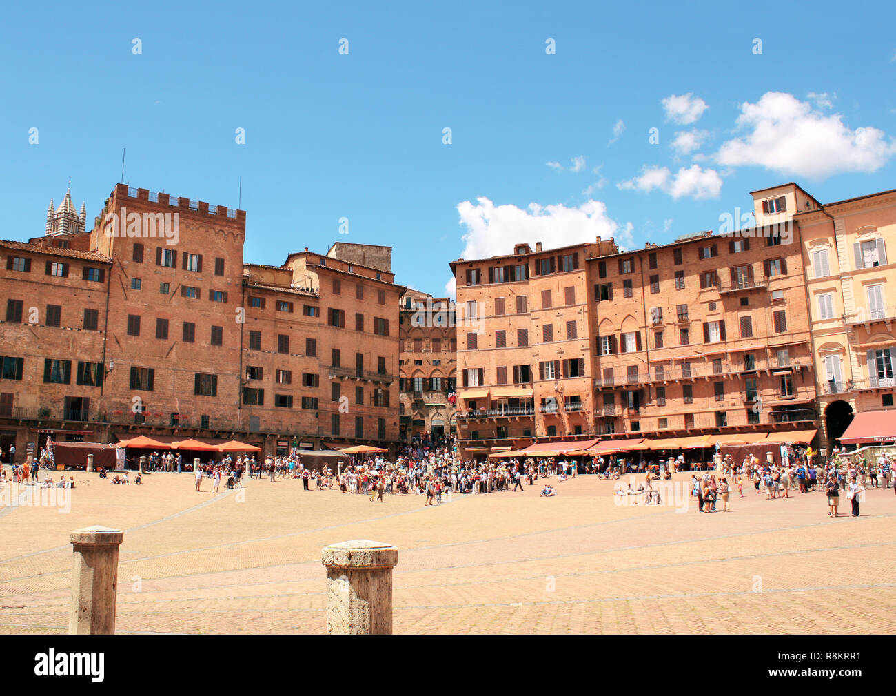 Sienna horse race hi-res stock photography and images - Alamy