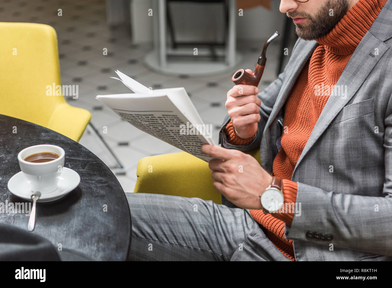 Man smoking pipe reading newspaper hi-res stock photography and images ...